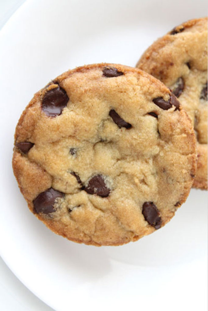 Perfectly Round Chocolate Chip Cookies | DessArts