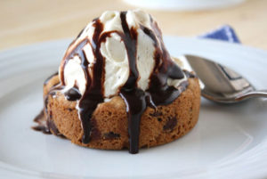 Perfectly Round Chocolate Chip Cookies | DessArts