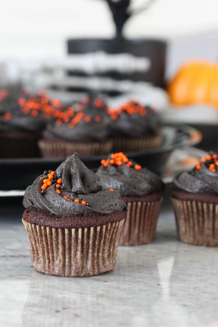 How to Make Black Frosting | DessArts