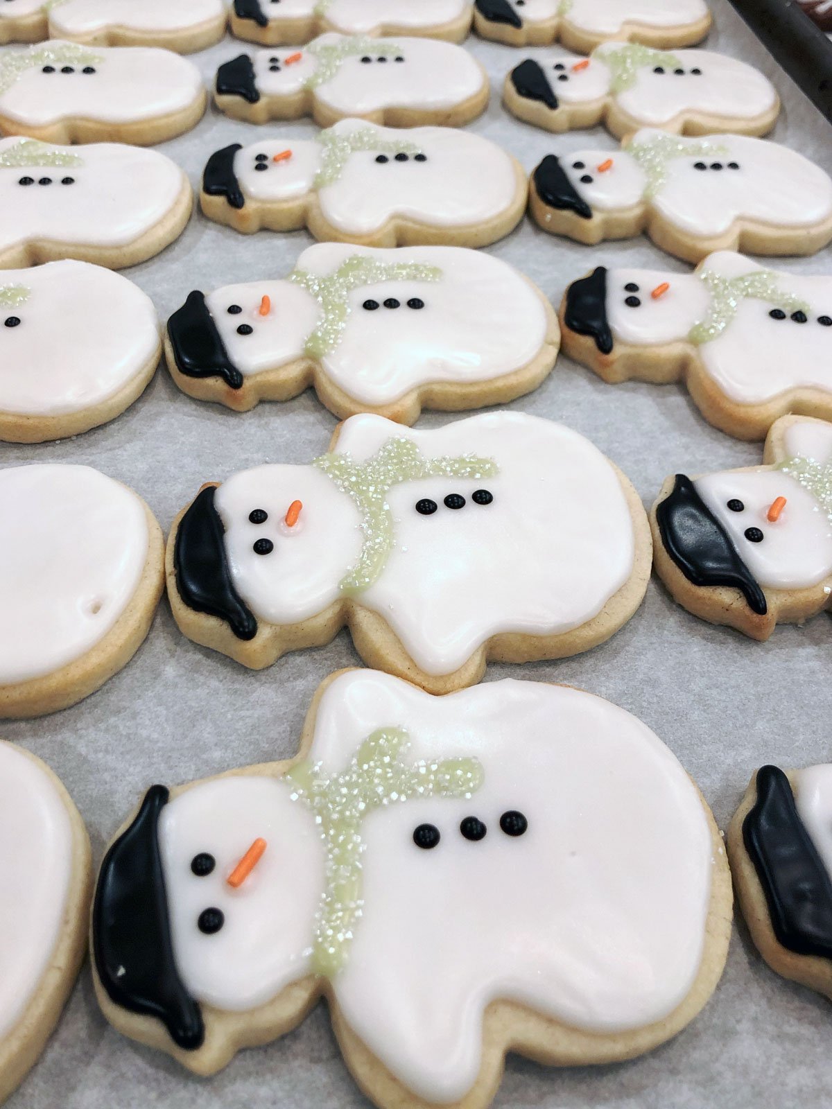 Snowman Sugar Cookies (Step by Step Decorating with Video) | DessArts
