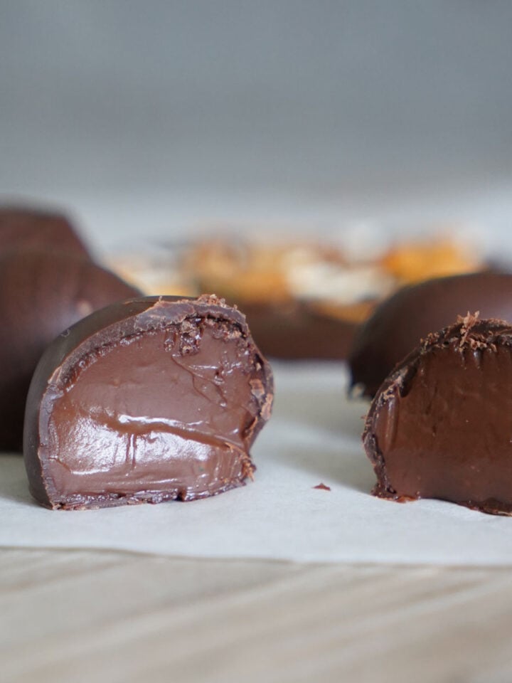 How To Chop Chocolate for Baking (A Complete Guide) | DessArts