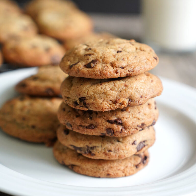 Perfectly Round Chocolate Chip Cookies | DessArts